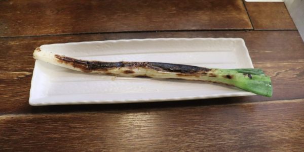 丁寧に、丁寧に。炭火で焼き上げる深谷ねぎ丸ごと一本焼き〜串焼亭ねぎ〜 深谷アウトレット周辺の観光スポット情報|vegetable